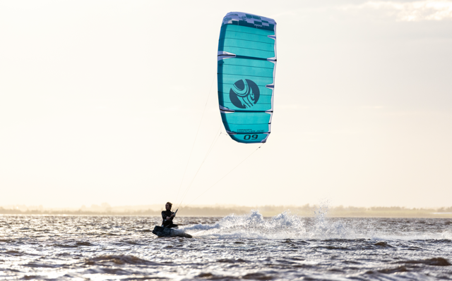Kiteboarding in Miami: A Paradise for Water Sports Enthusiasts – New ...